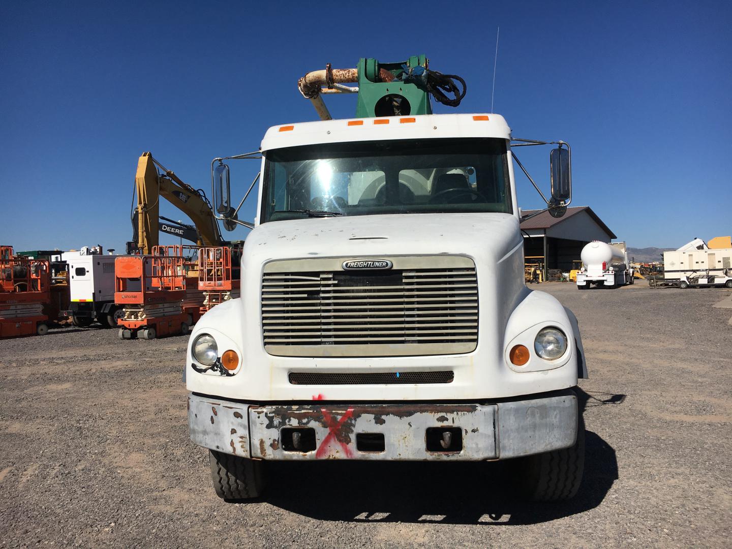 CAMION FREIGHTLINER FL112 CON BOMBA DE CONCRETO KLEIN KBR37-4 - Venta de Maquinaria Wiebe